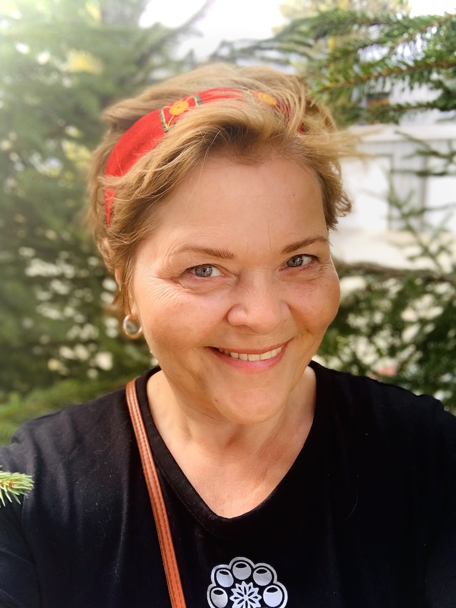 June Sommer Strask - Forfatter, kunstner & vokalist/joiker - June ...